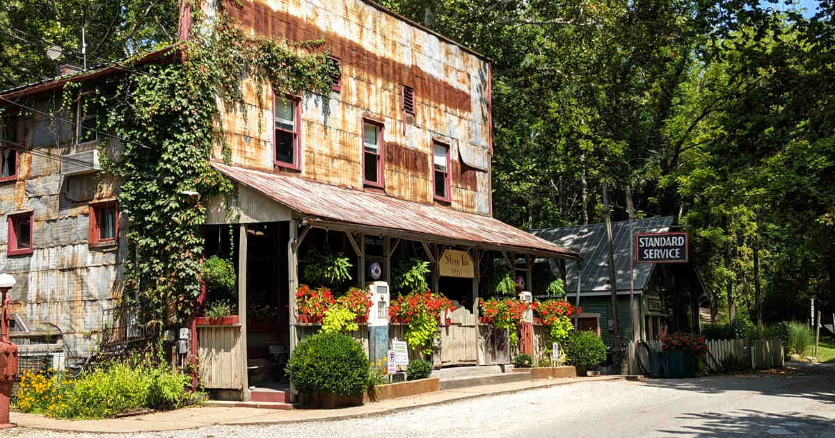 Log Inn Indiana Step Back In Time At This Charming Indiana Inn Where 19th-Century ...