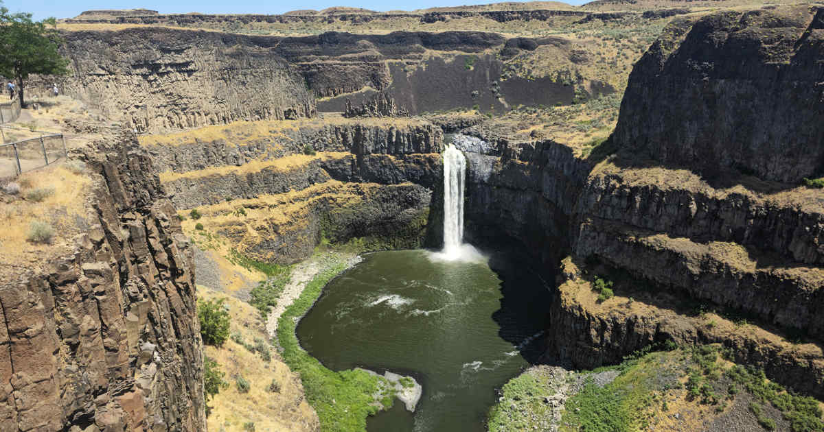 9 Dirt-Cheap Road Trip Destinations In Washington That Feel Like A ...