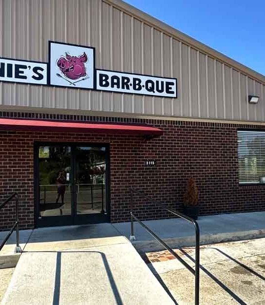 Drop Everything And Drive To This Legendary Alabama BBQ Joint Before The Secret Gets Out