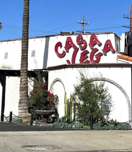 The Legendary California Diner That A-Listers Have Been Obsessed With For Decades