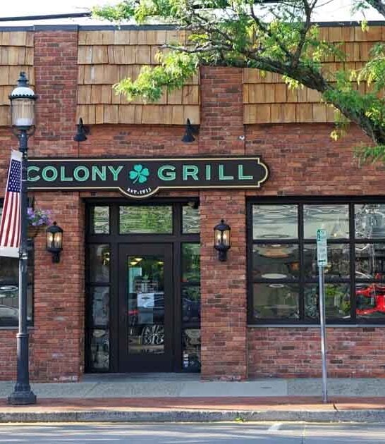 The Legendary Bar Pie At This Connecticut Restaurant Has A Spicy Kick You Won&rsquo;t Forget