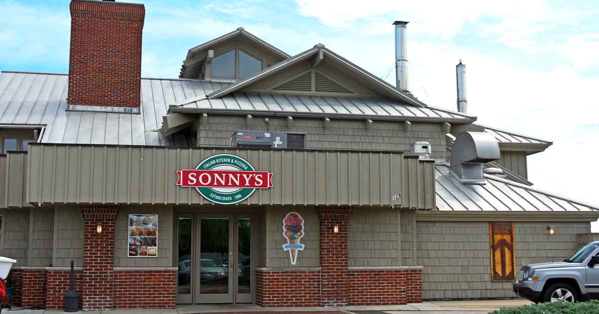 This Legendary Wisconsin Restaurant Has the Best Waterfront Dining You ...
