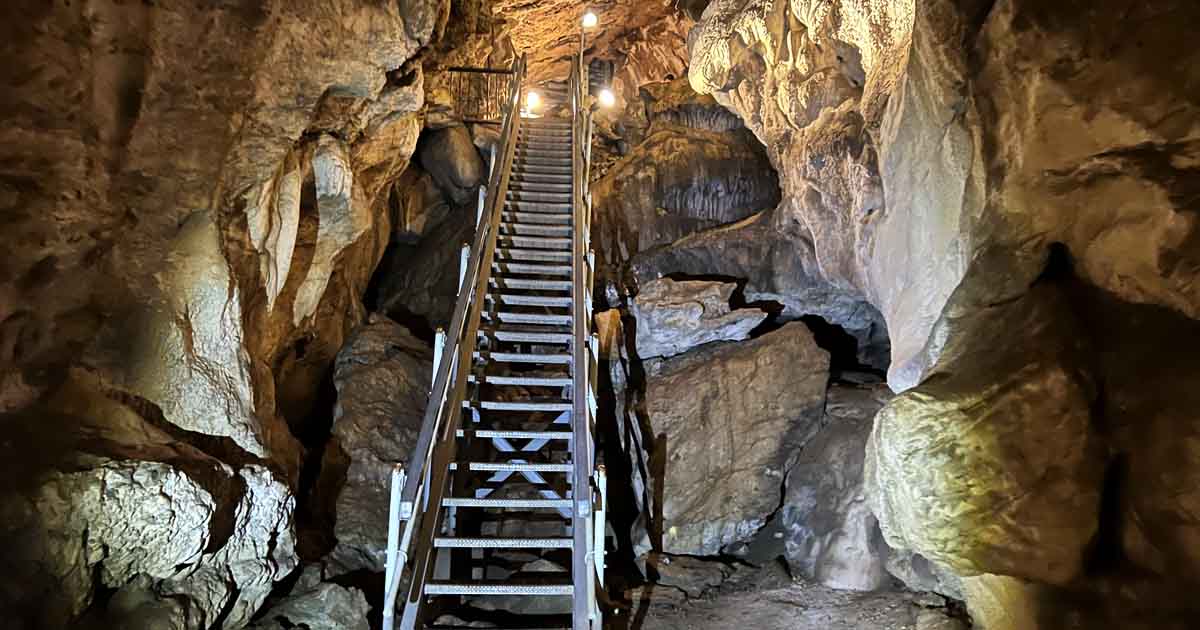 There's A Magnificent Cave Tucked Away In Washington And It's Incredible