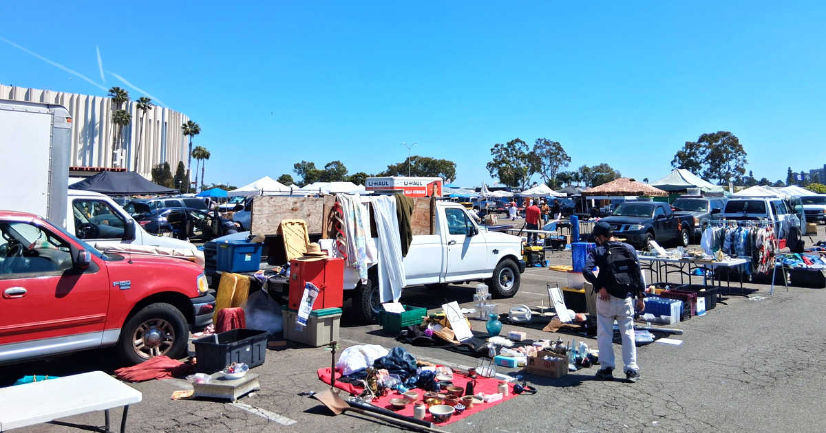 10 Massive California Flea Markets Where You'll Walk Away With Armfuls ...