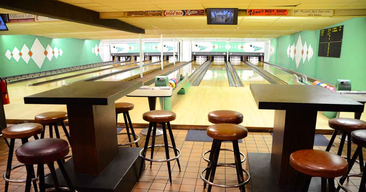 Take A Trip Down Memory Lane At This Retro Bowling Alley In Wisconsin