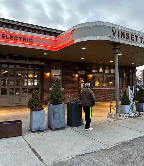 michigan car themed restaurant ftr