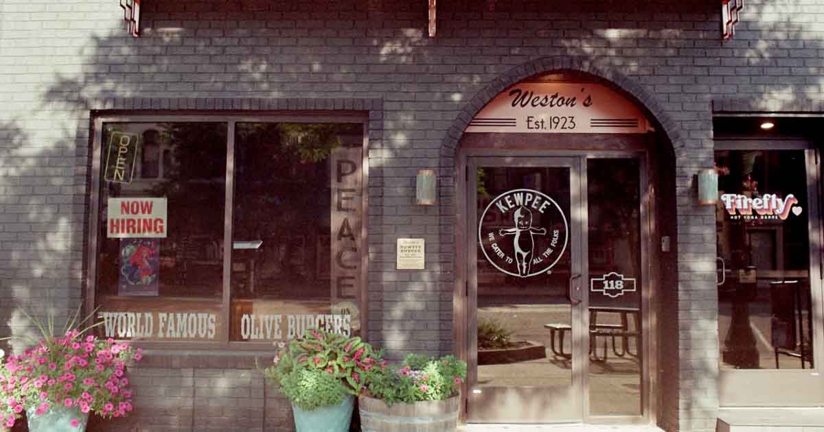 Sink Your Teeth Into The Best Burgers In Michigan At This Timeless ...