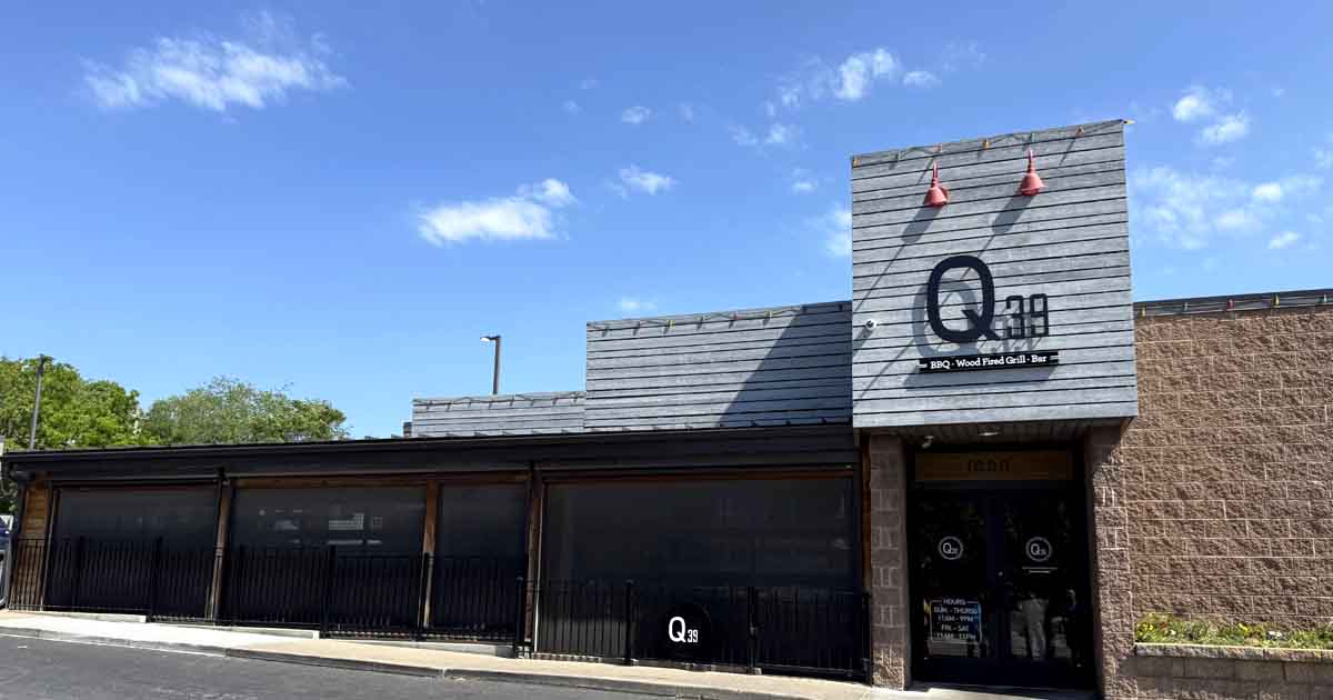 The Comfort Food At This Iconic Missouri BBQ Spot Will Make You Weak In ...