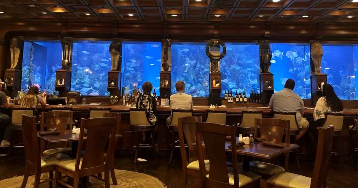 You Can Dine Surrounded By Fish At This Magical Restaurant In Missouri