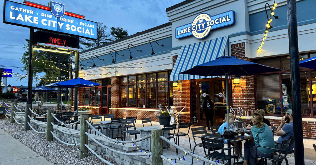Wisconsin Bar You Won't Believe The Food Coming Out Of This Unassuming Wisconsin Bar