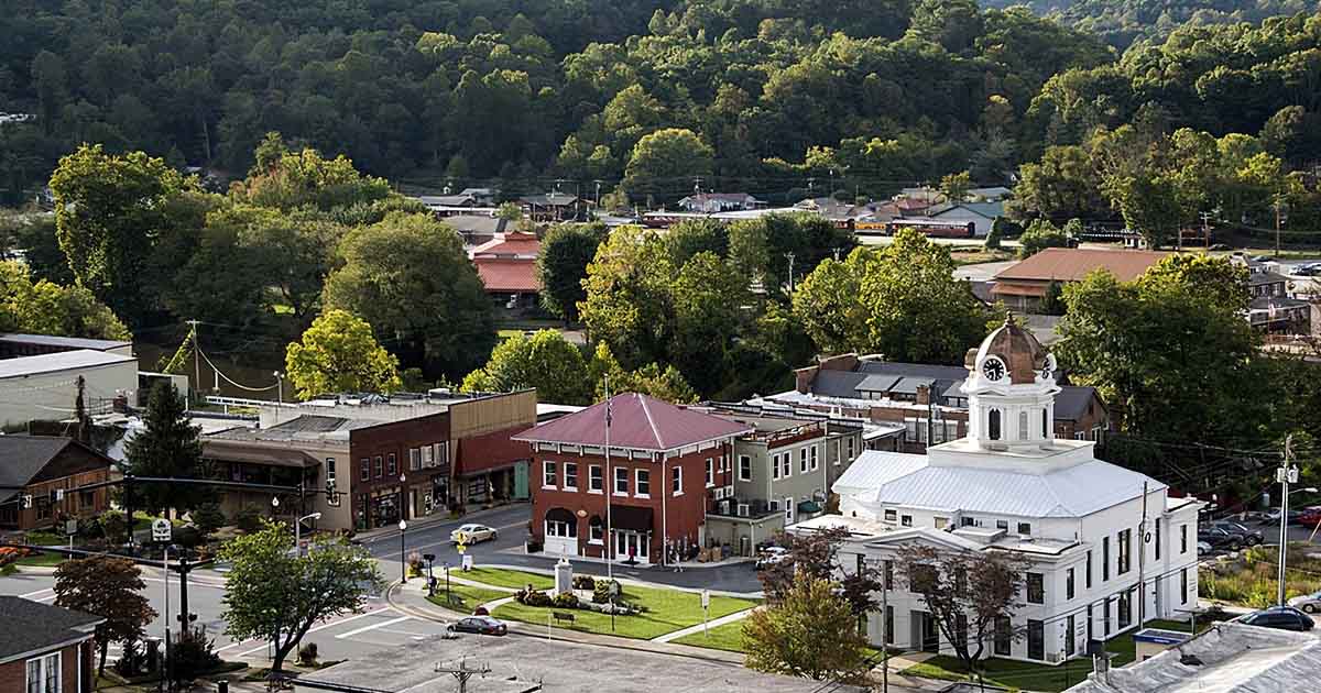 The Charming North Carolina Town That's Quietly An Outdoor Adventure ...