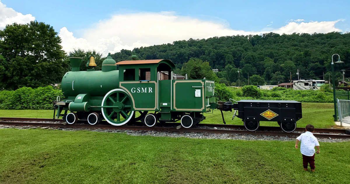 Nc Train Rides Hop Aboard These 7 North Carolina Trains For The Most Scenic Day Trips ...