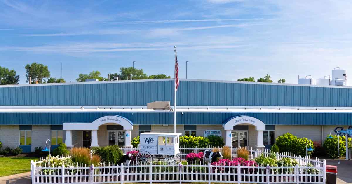 You Need To Visit This Charming Ohio Dairy Parlor With Impossibly Giant ...