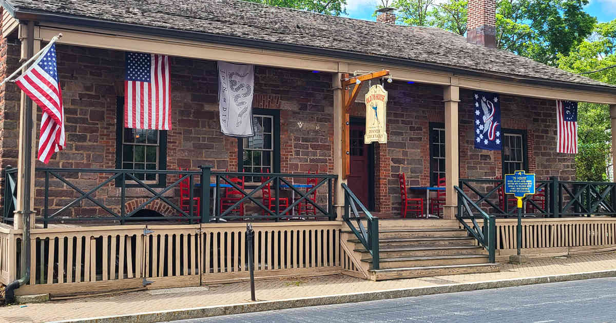 New York Is Home To One Of The Oldest Continuously Operating Taverns In ...