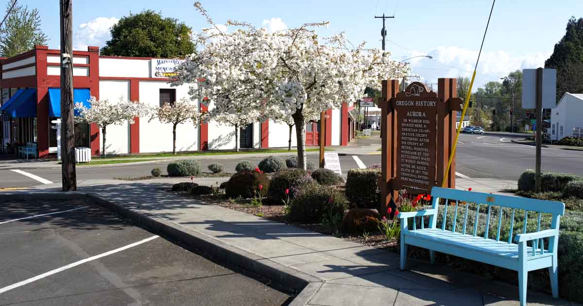 This Charming Oregon Small Town Is An Antique Lover's Dream Come True