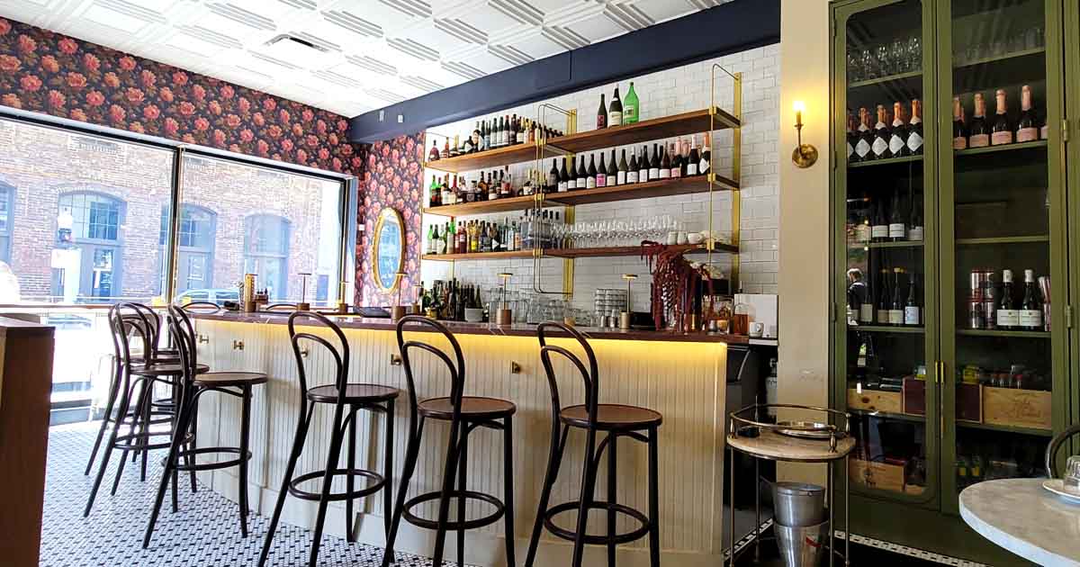 There's A Parisian-Themed Wine Bar Tucked Away In Alabama, And It's ...