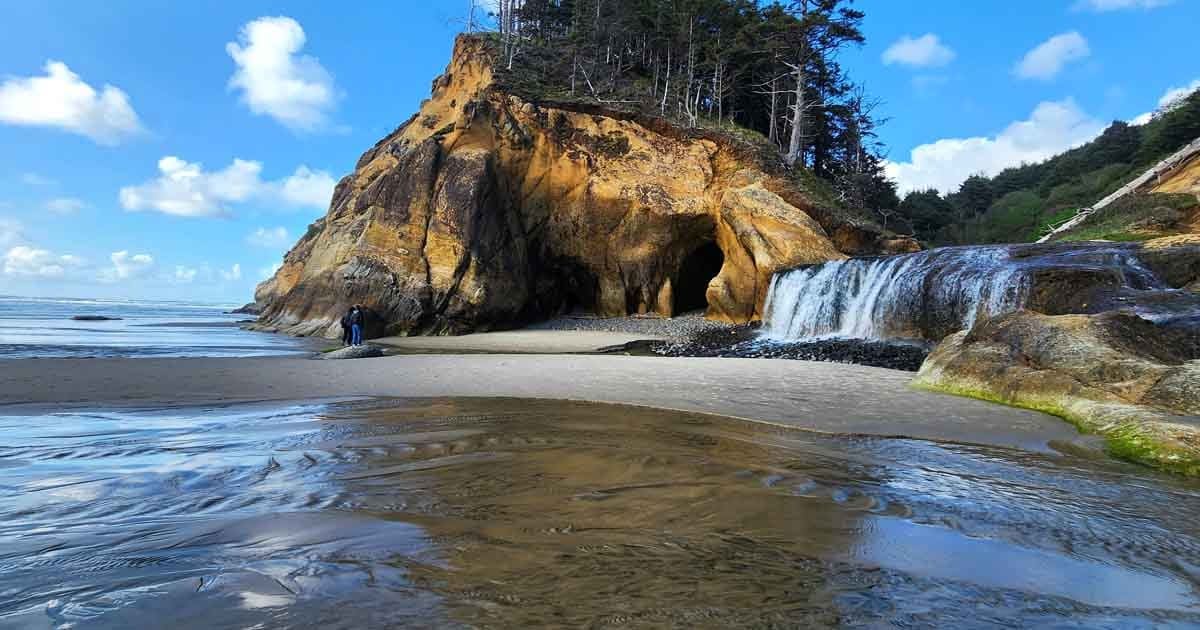 7 Breathtaking Oregon Beaches You Won't Believe Are Real