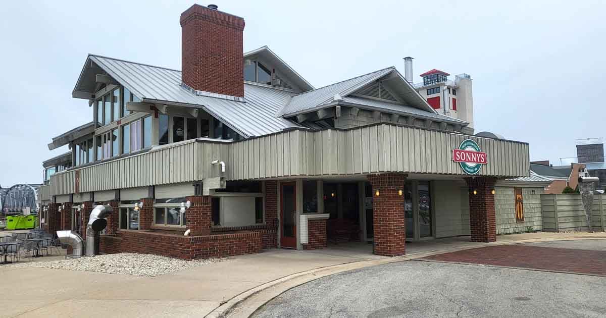 One Legendary Restaurant Offers the Best Waterfront Vibes in All of ...