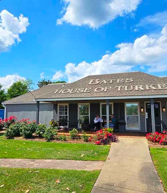 There&rsquo;s A Turkey Restaurant Hiding In Alabama Where Every Day Feels Like Thanksgiving