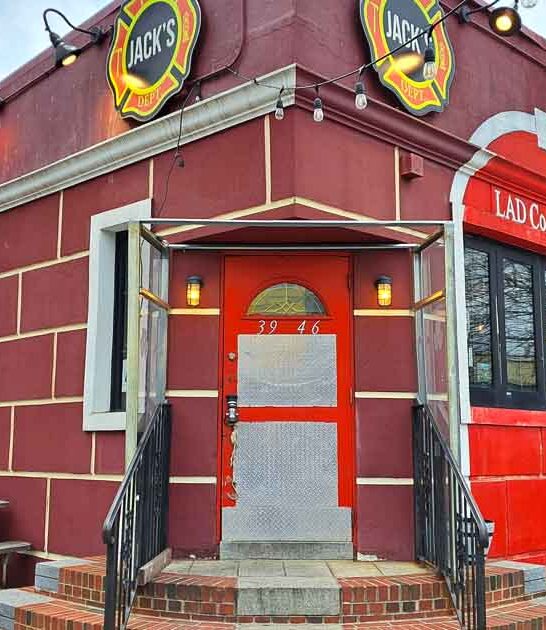 restaurant new york smiling ftr