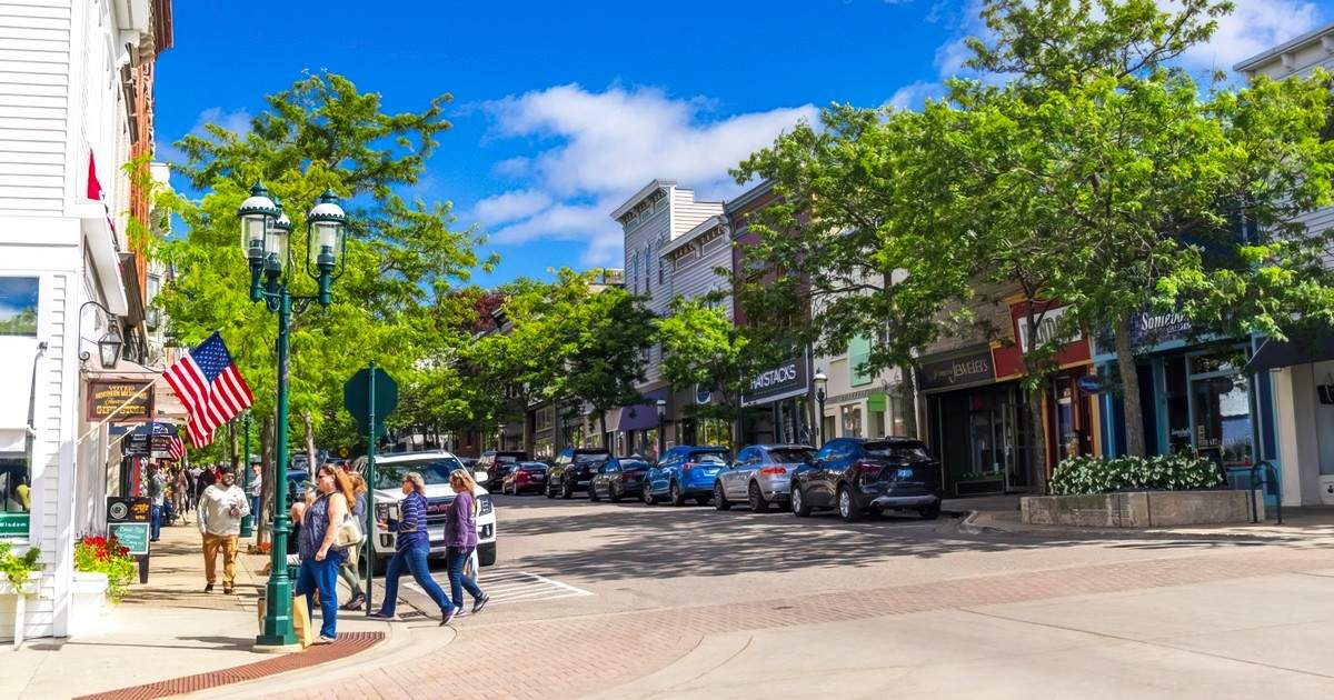 Retirees Are Flocking To This Beautiful Small Town In Michigan And It's ...