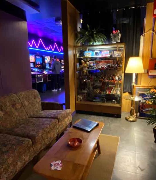 retro 80s bar washington ftr