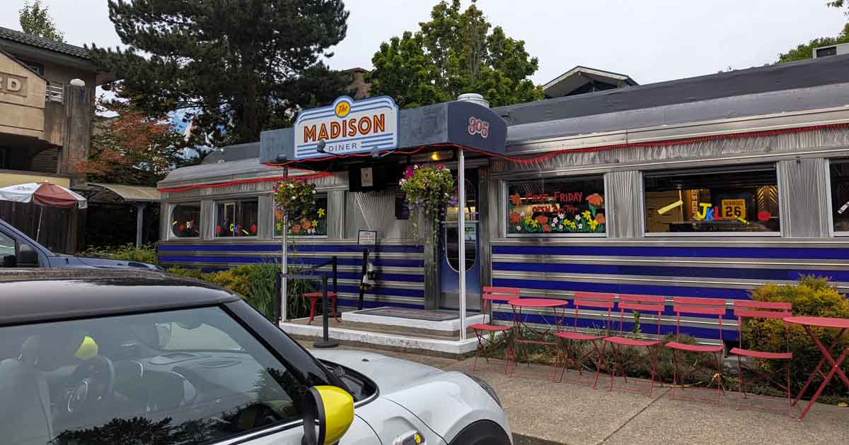 This Retro Train Car Diner In Washington Serves The Most Satisfying ...