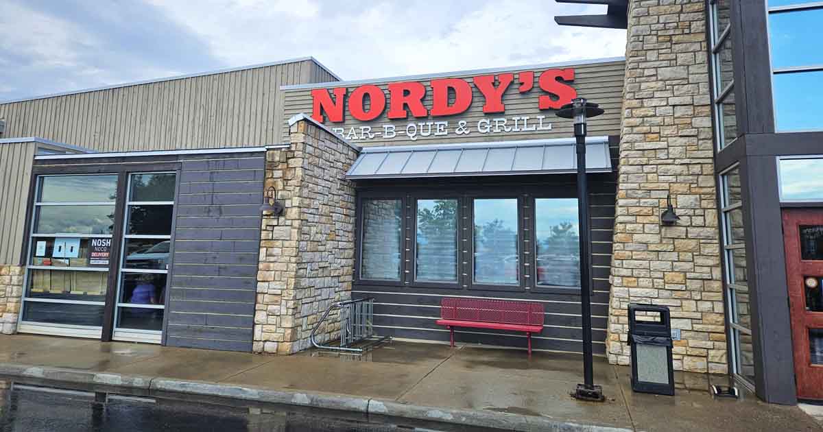 You'll Want To Lick Your Fingers Clean After Eating Ribs At This ...