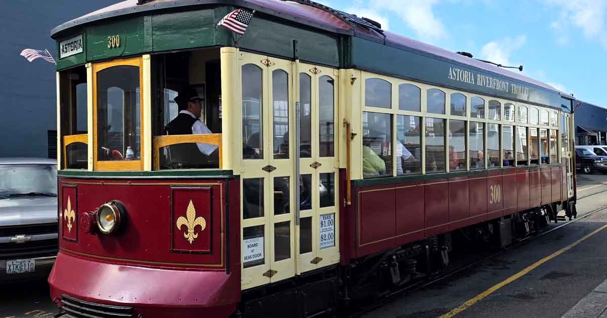 You Can Still Ride A Gorgeous 1900s-Era Trolley In Oregon And It's ...