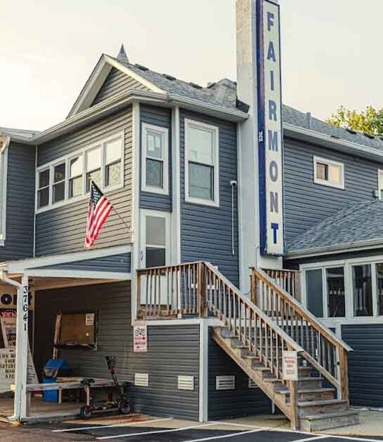 You&rsquo;ll Want To Linger For Hours At This Scenic Illinois Lakefront Restaurant