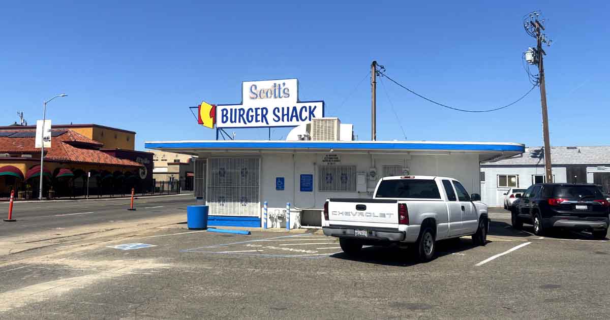 This Tiny Burger Shack In California Serves The Most Massive Burgers ...
