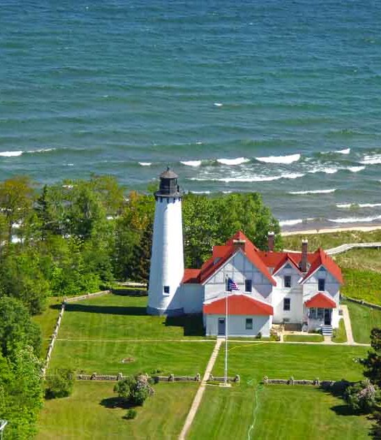 spectacular lighthouses michigan coast ftr