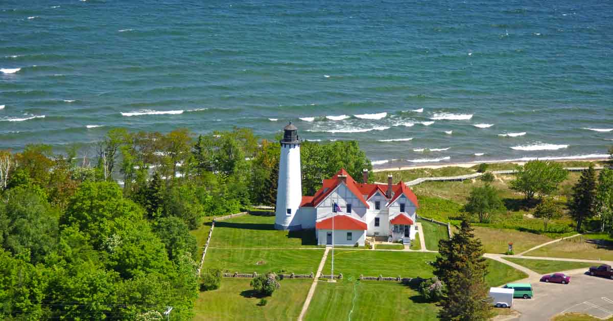 These 10 Spectacular Lighthouses Prove Michigan Has The Most Beautiful ...