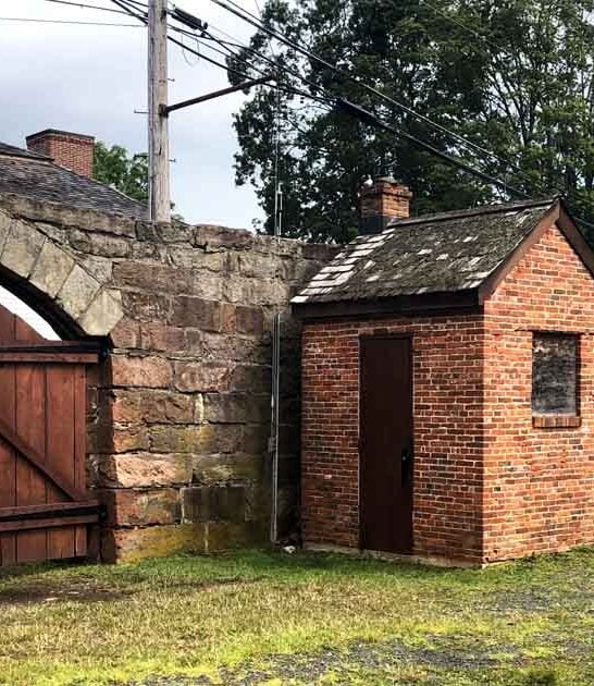7 Spine-Tingling Spots In Connecticut That Will Haunt Your Dreams