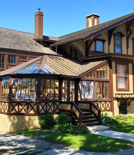 stunning cliffside cottage illinois ftr