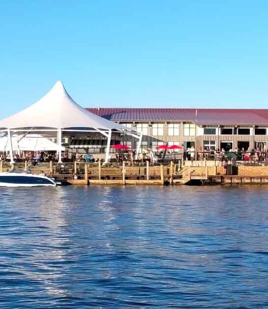 stunning lakefront dining michigan ftr