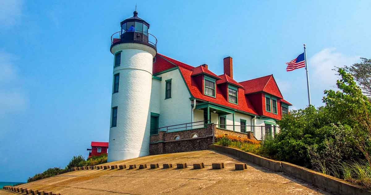 These 10 Stunning Michigan Lighthouses Are So Beautiful, They Barely ...