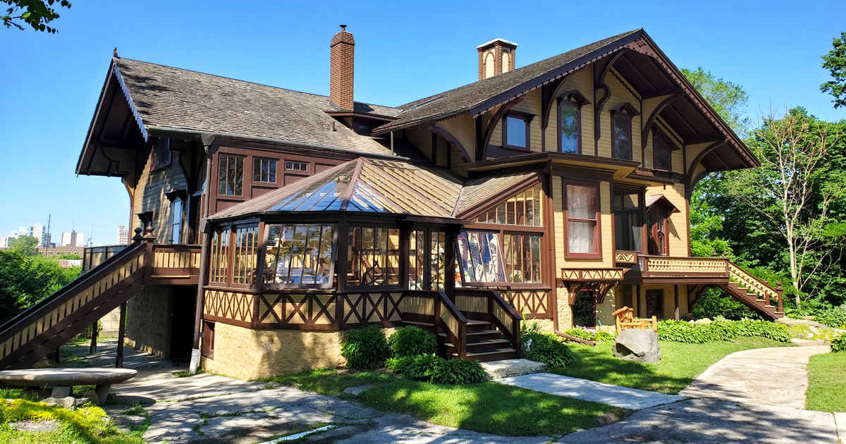 This Stunning Victorian Cottage Built Into A Limestone Bluff In ...