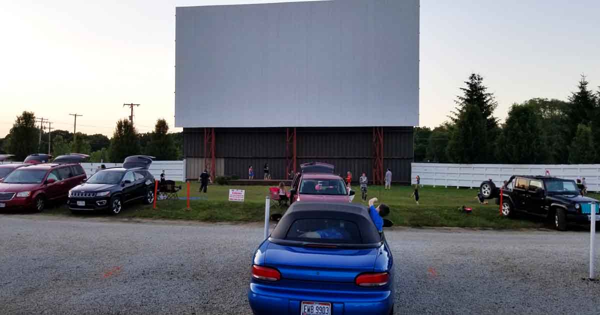 You'll Want To Spend Every Summer Weekend At This Ohio Drive-In