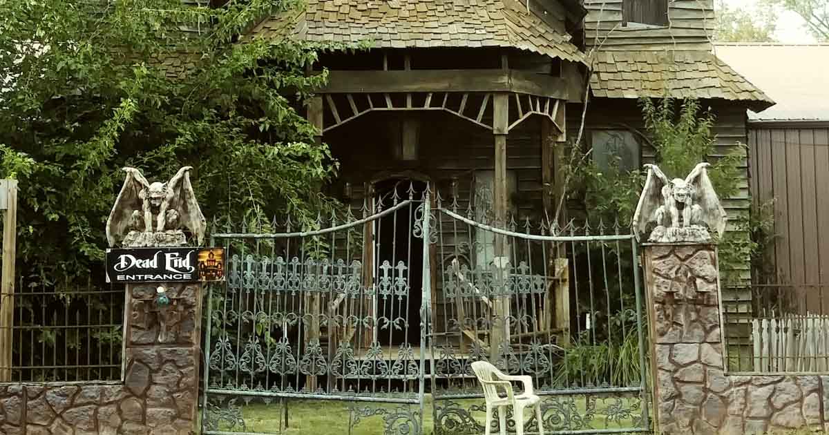 This Terrifying Haunted House In Kentucky Will Have You Running From ...