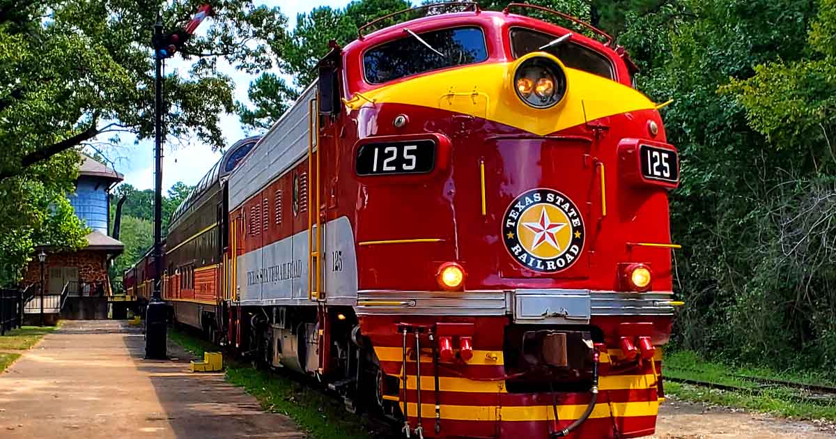 This Little-Known Train Ride In Texas Is The Most Enchanting Experience ...