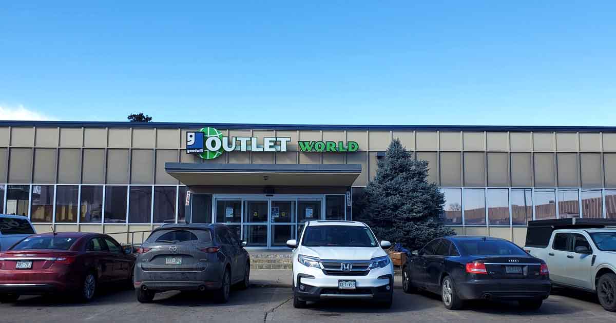 Bargain Lovers Will Go Wild For This Massive Pay-By-The-Pound Thrift ...