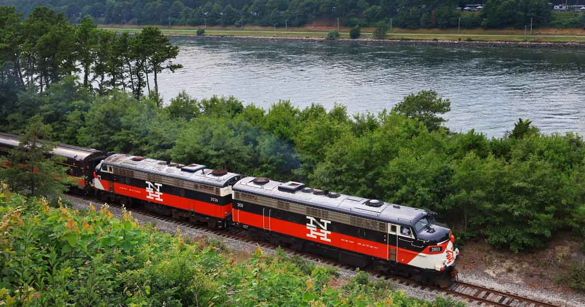 This Little-Known Train Ride In Massachusetts Is The Most Enchanting ...