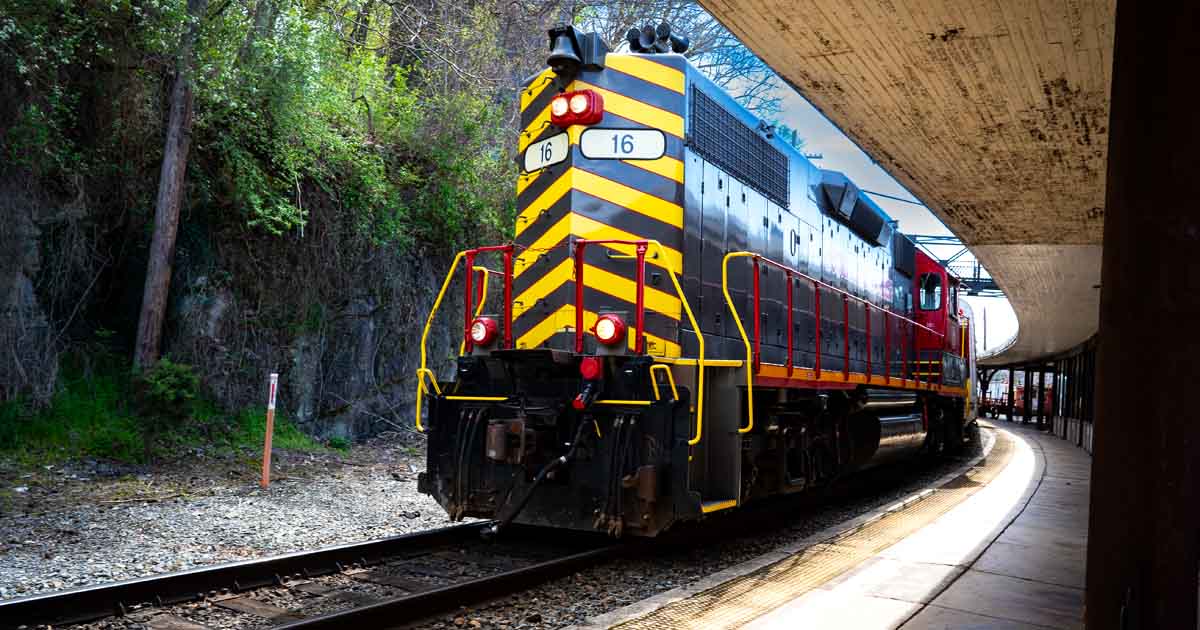 This Little-Known Train Ride In Virginia Is The Most Enchanting ...