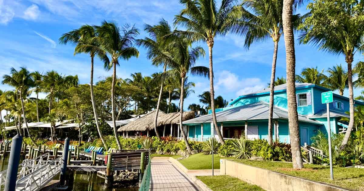 There's A Tropical Waterfront Restaurant Hiding In Florida And It's ...
