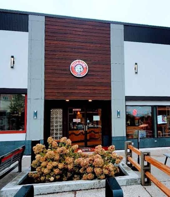 unassuming michigan pizzeria pie ftr