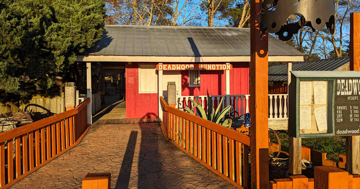 The 9 Most Unbelievably Themed Restaurants In North Carolina Are Worth