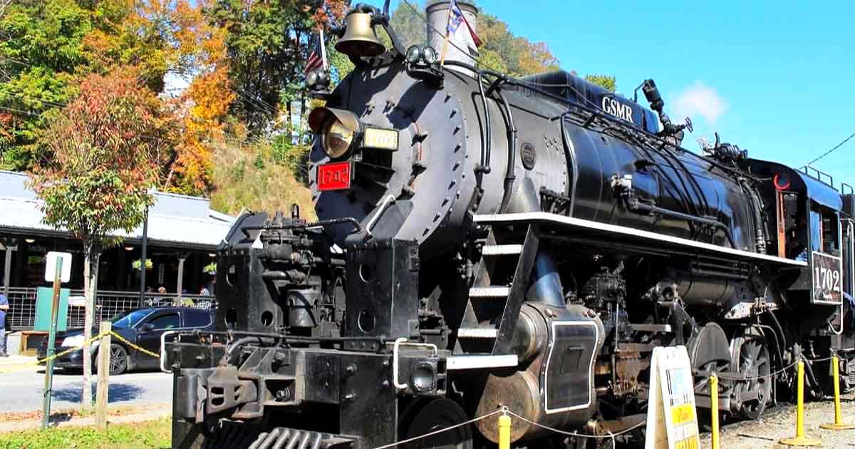 This Little-Known Train Ride In North Carolina Is The Most Enchanting ...
