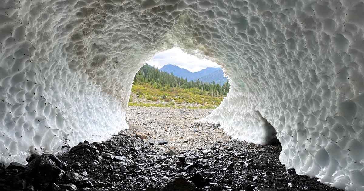 Few People Know This Mind-Blowing Ice Cave Hike Exists In Washington