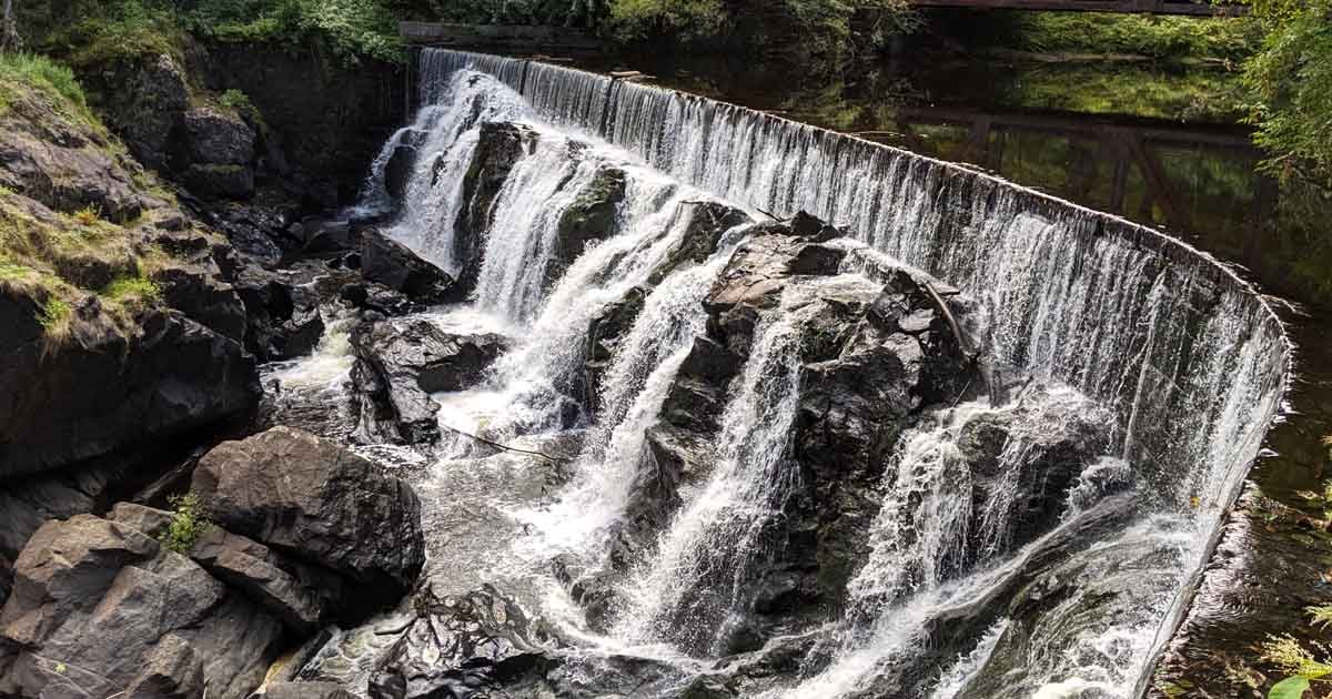The 40-Foot Waterfall Hiding In A Connecticut River Gorge Is Absolutely ...